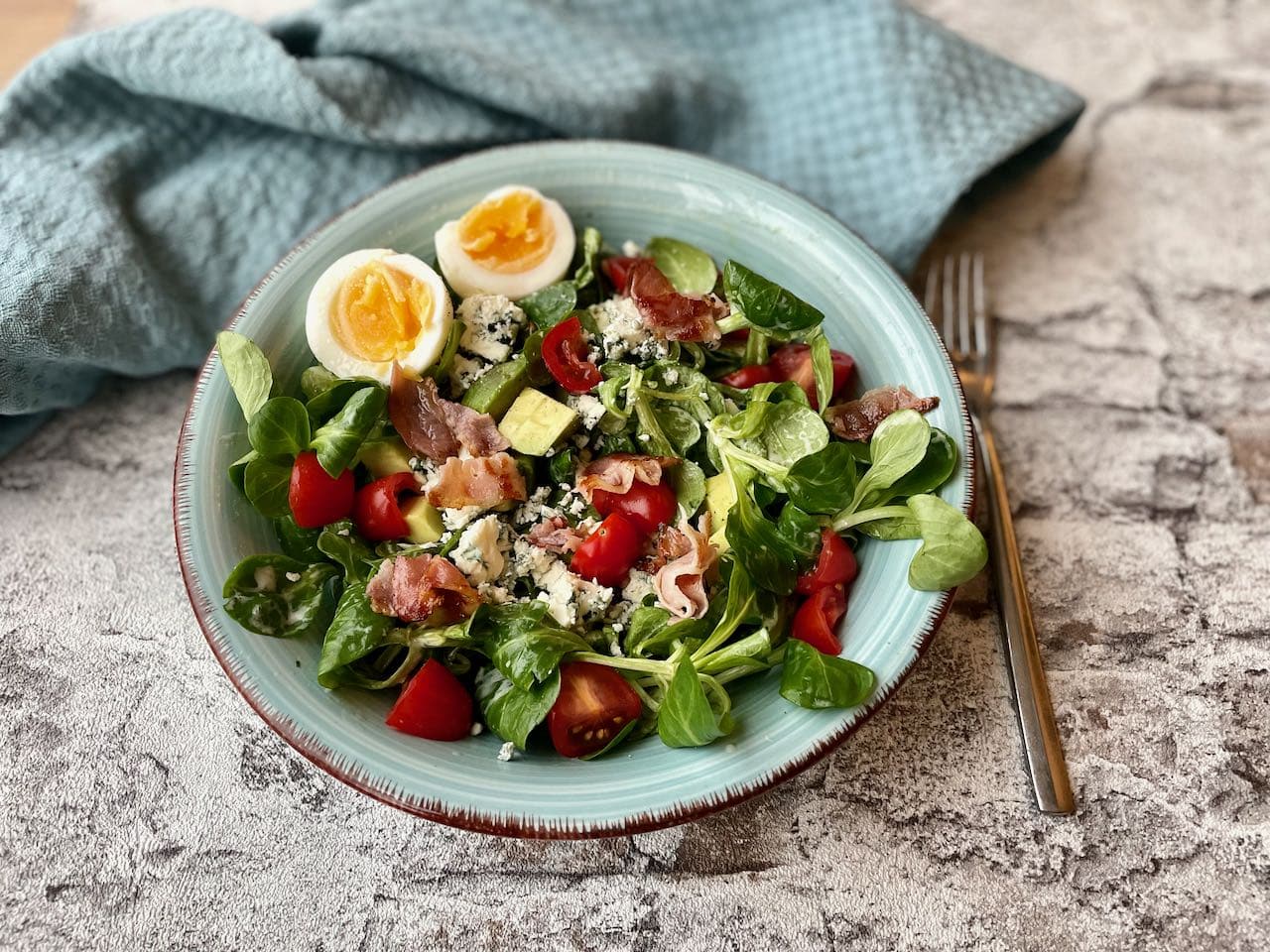 Eenpersoonsmaaltijd: cobb salade - My happy kitchen & lifestyle